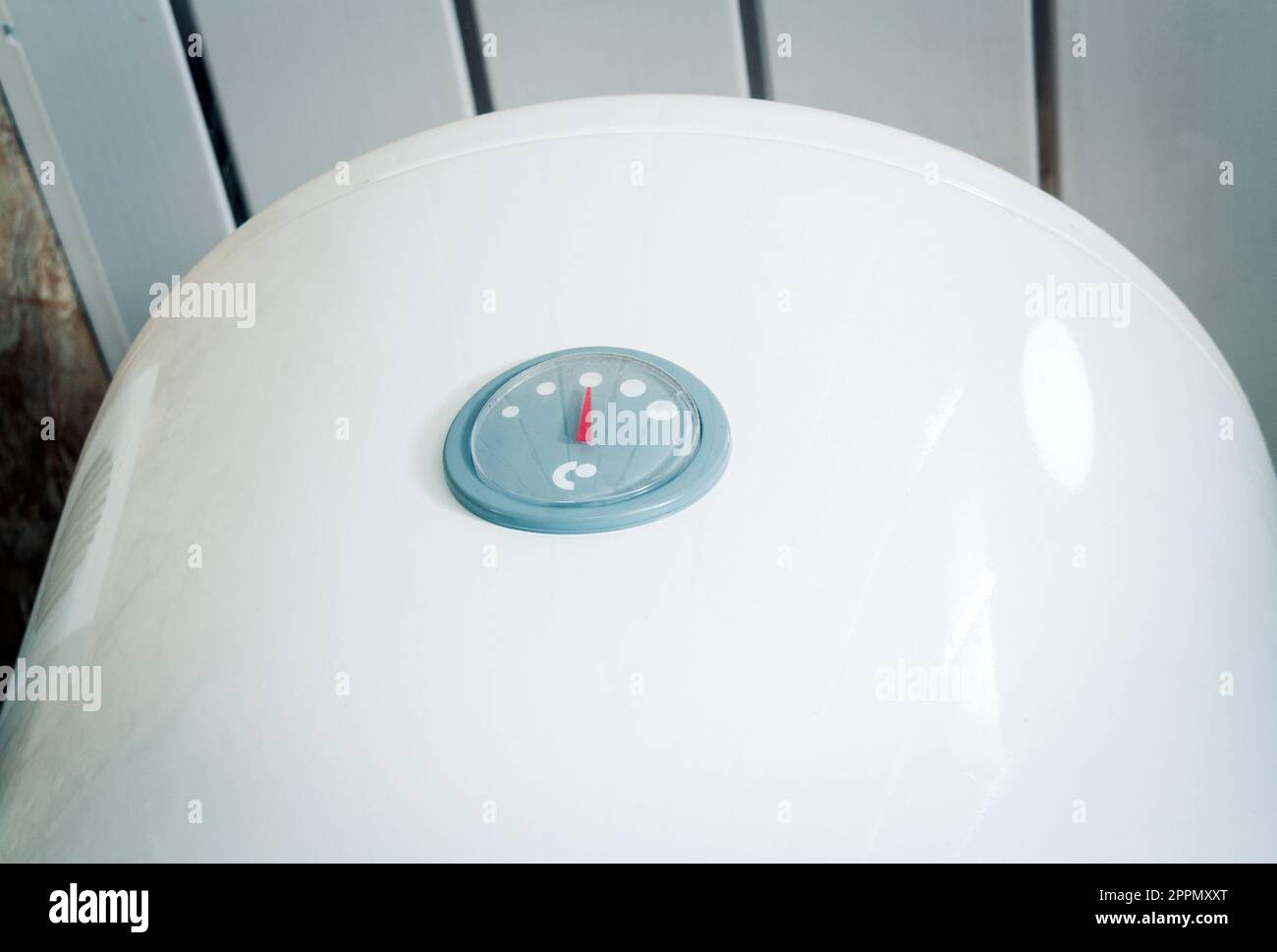 Wassertank heizung -Fotos und -Bildmaterial in hoher Auflösung – Alamy