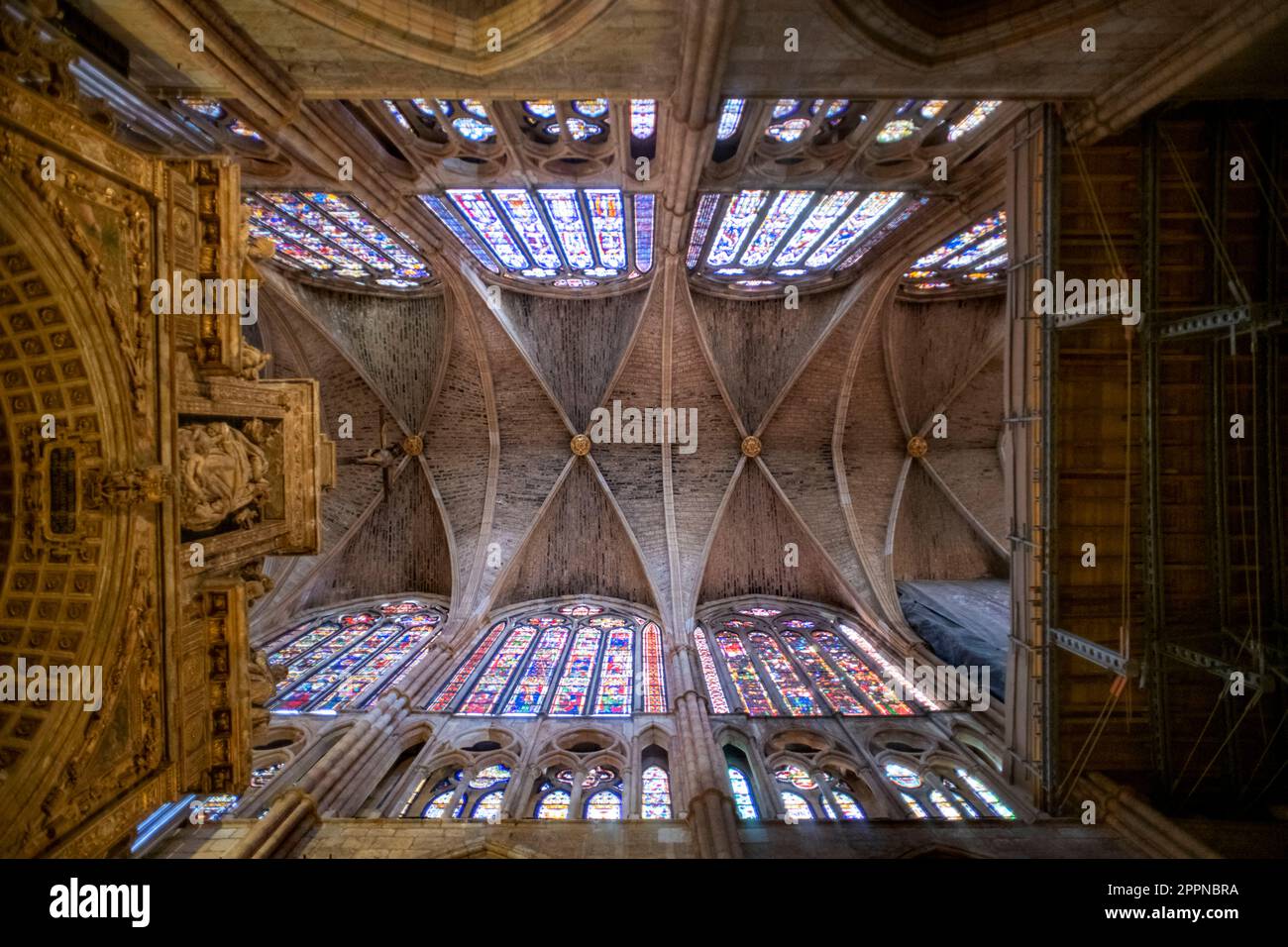 Decke der gotischen Fassade der Kathedrale Santa María de León, auch ...