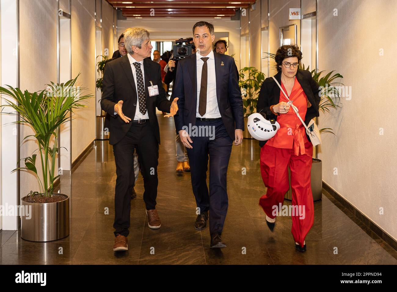 Premierminister Alexander De Croo und Energieminister Tinne Van der ...