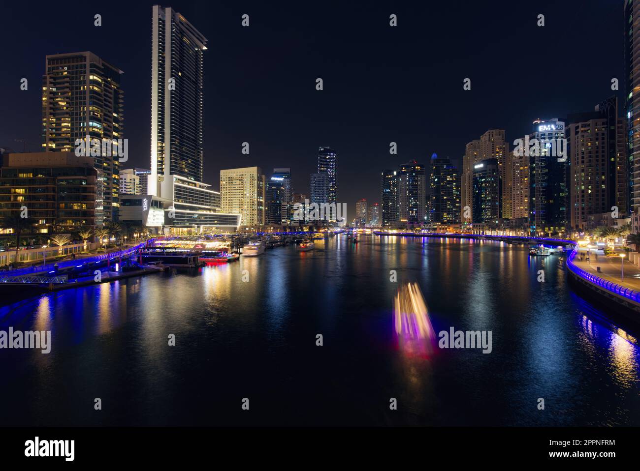 Dubai, Vereinigte Arabische Emirate - 04. Februar 2023: Dubai Marina ...