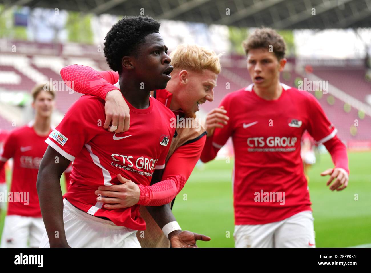 GENF - Jayden Addai aus AZ feiert am 24. April 2023 im Stade de Geneve in Genf die 1-0 ...