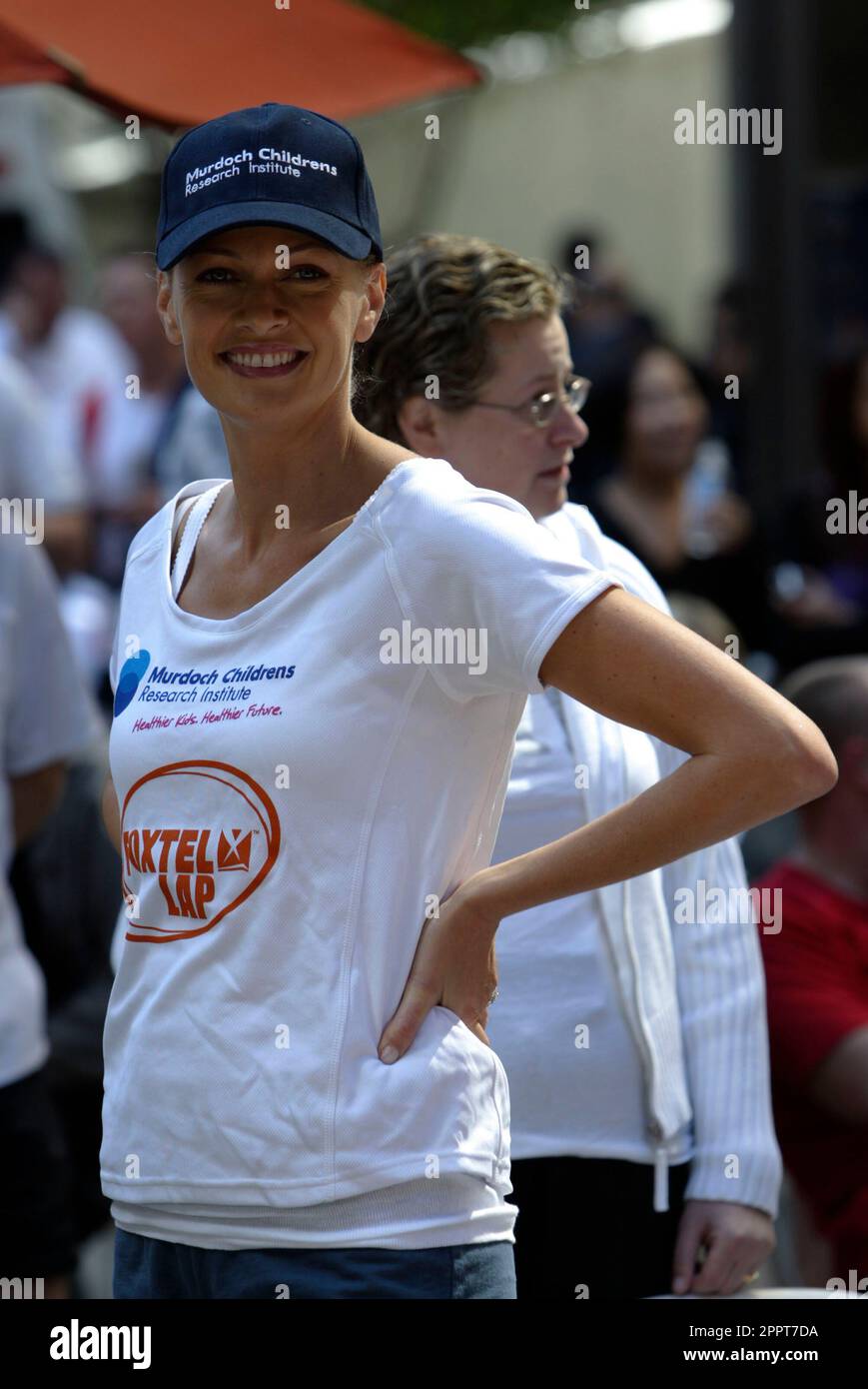 Sarah Murdoch macht sich beim Foxtel Lap-Event ein wenig Mühe, um für ...