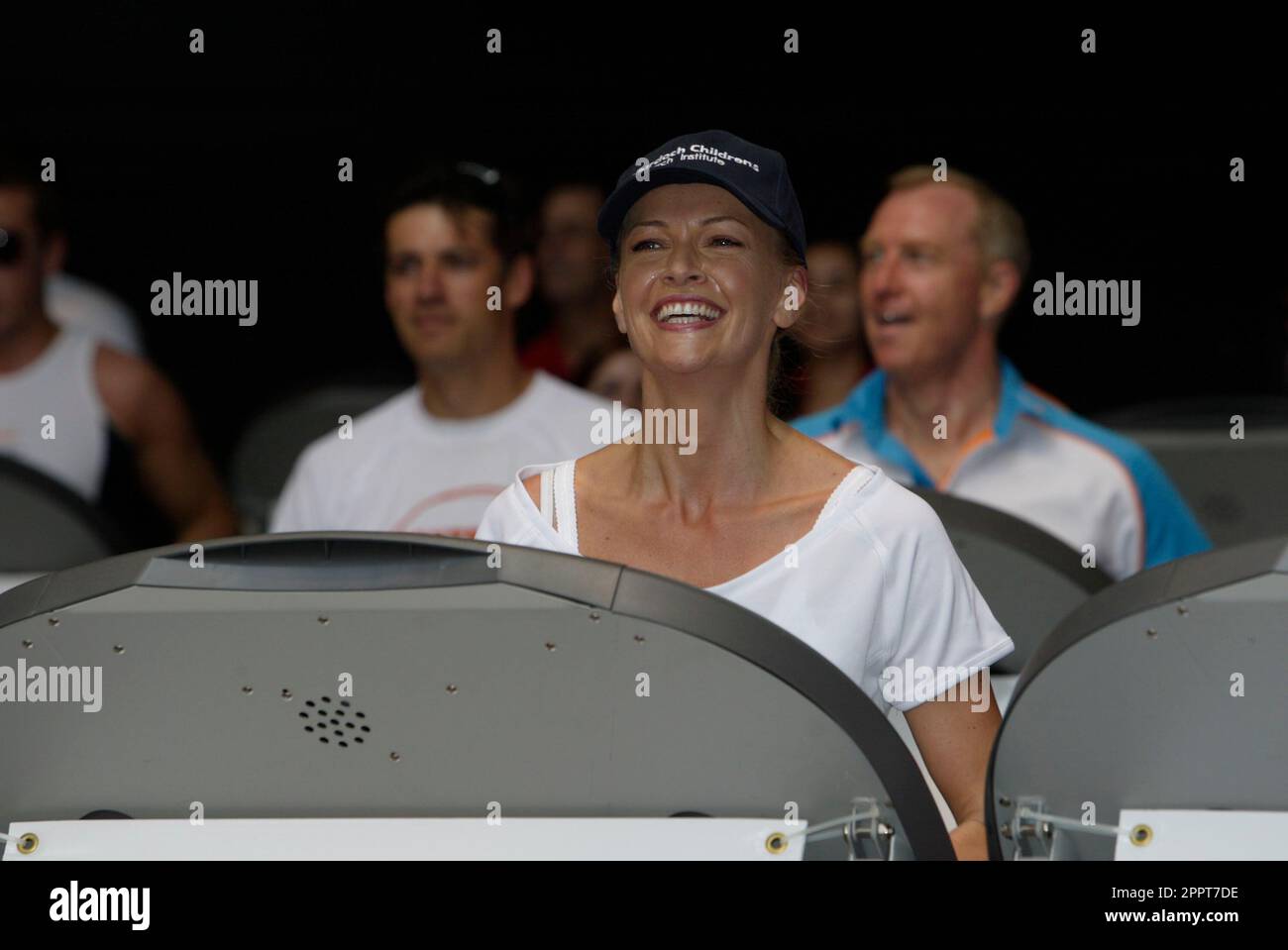 Sarah Murdoch macht sich beim Foxtel Lap-Event ein wenig Mühe, um für ...