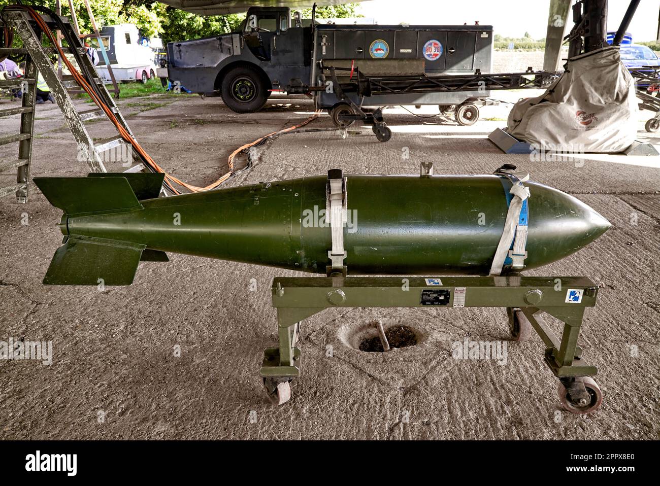 Bomb airplane -Fotos und -Bildmaterial in hoher Auflösung – Alamy