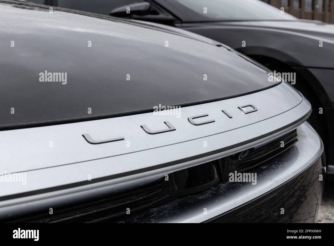 Chicago - circa April 2023: Lucid Air Touring Limousine im Service ...