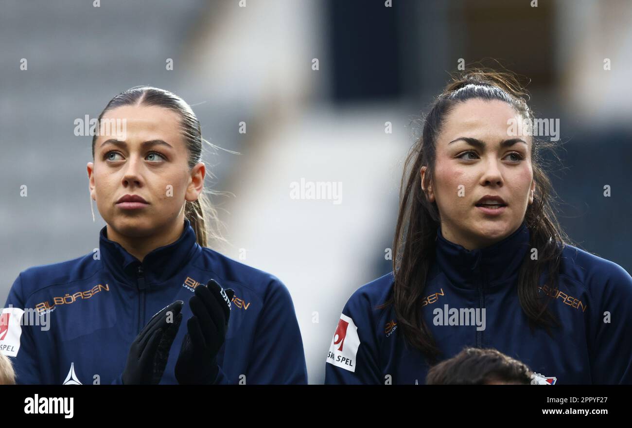 Linköpings no 23 Cornelia Kapocs und 18 Michelle De Jongh während des ...