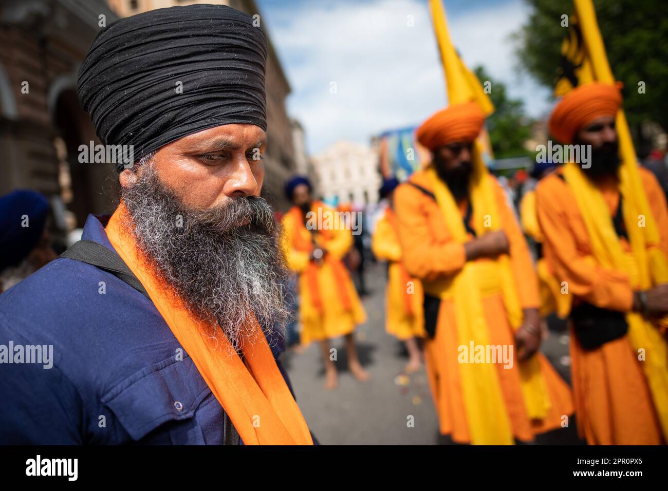 Der örtliche „Panj Pyare“ führt die Prozession zum Vaisakhi Nagar ...