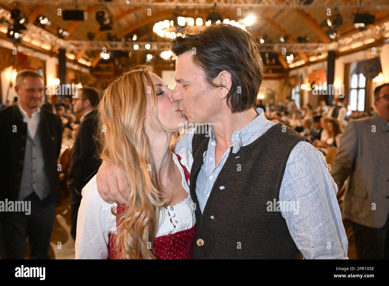 München, Deutschland. 25. April 2023. Caro Matzko, Moderator und ...