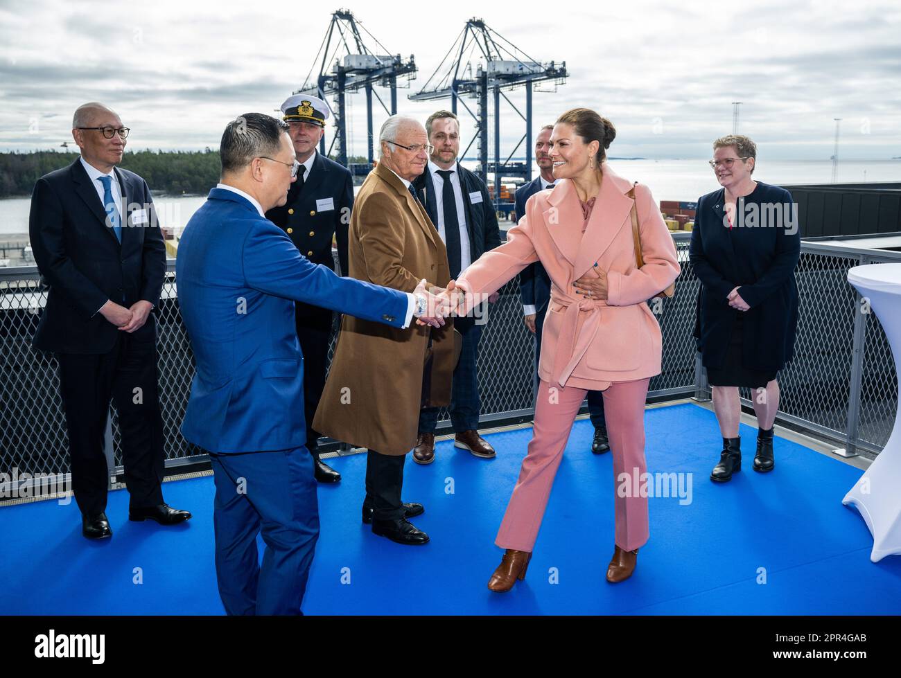 Schwedens Kronprinzessin Victoria und König Carl XVI Gustaf bei der ...