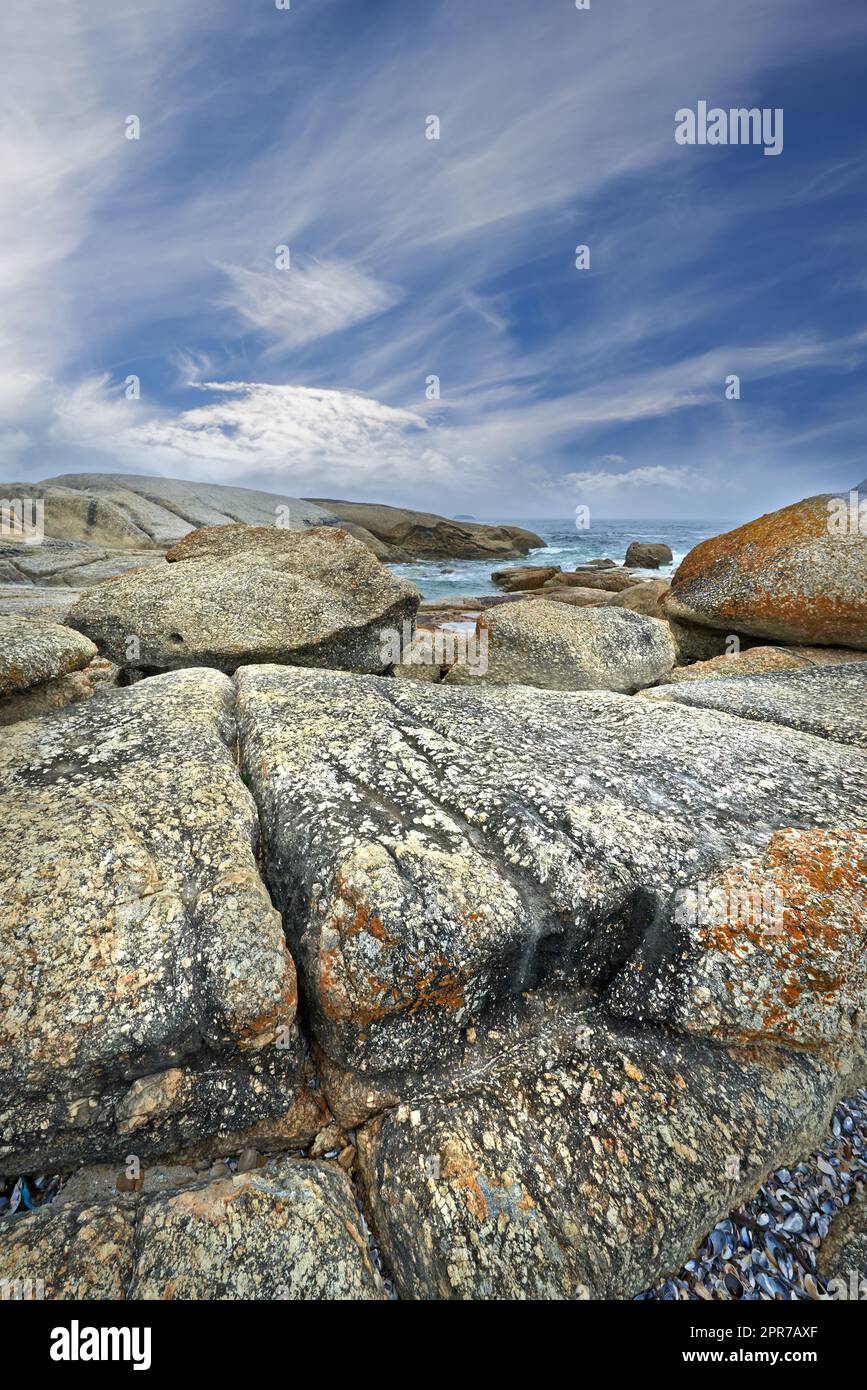 Tagesausflug zum strand mit felsbrocken -Fotos und -Bildmaterial in ...