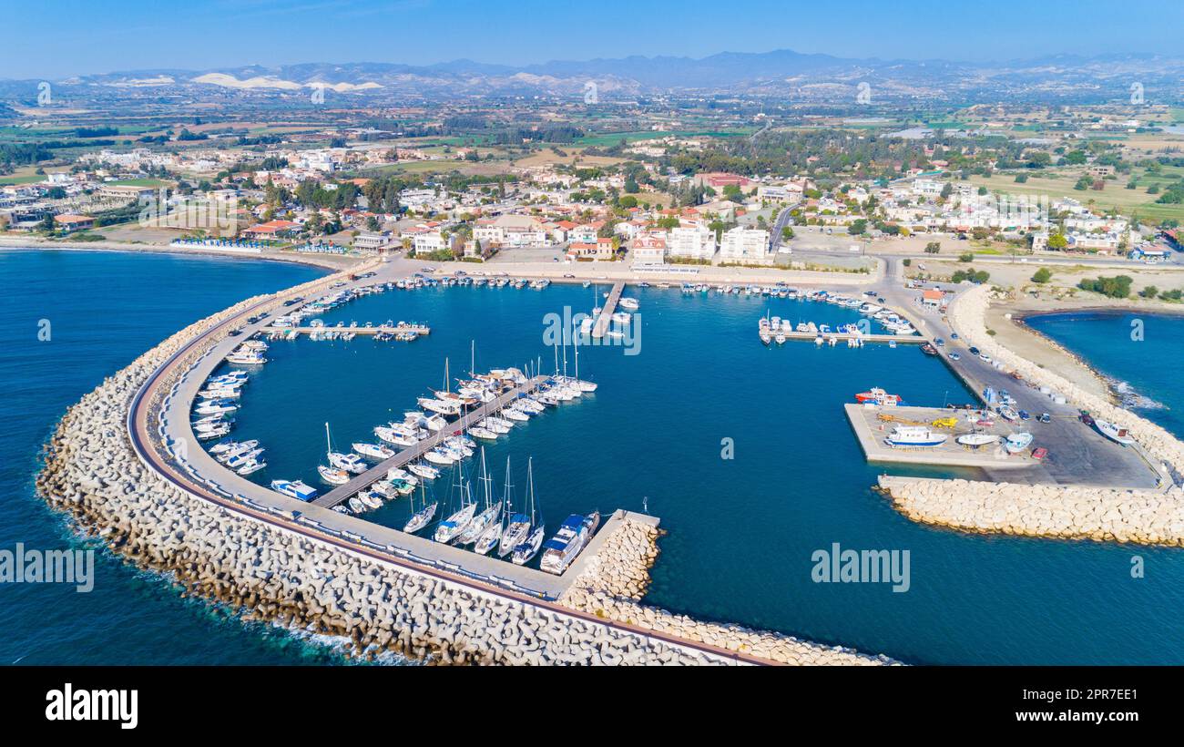 Aerial Blick aus der Vogelperspektive Zygi Fischerdorf Port, Larnaca, Zypern. Die fische Boote ...