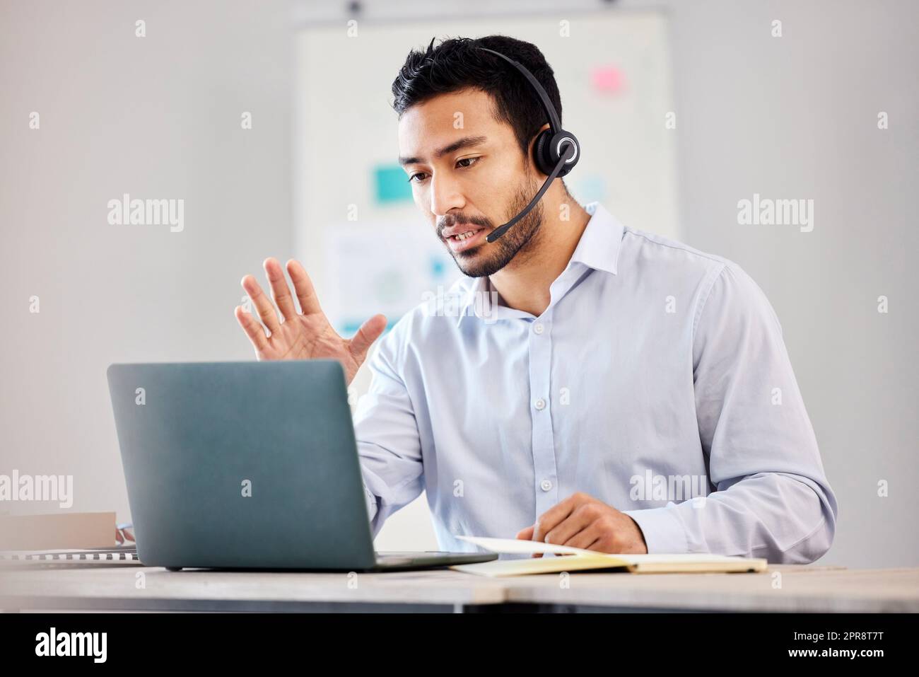 Answering call -Fotos und -Bildmaterial in hoher Auflösung – Alamy