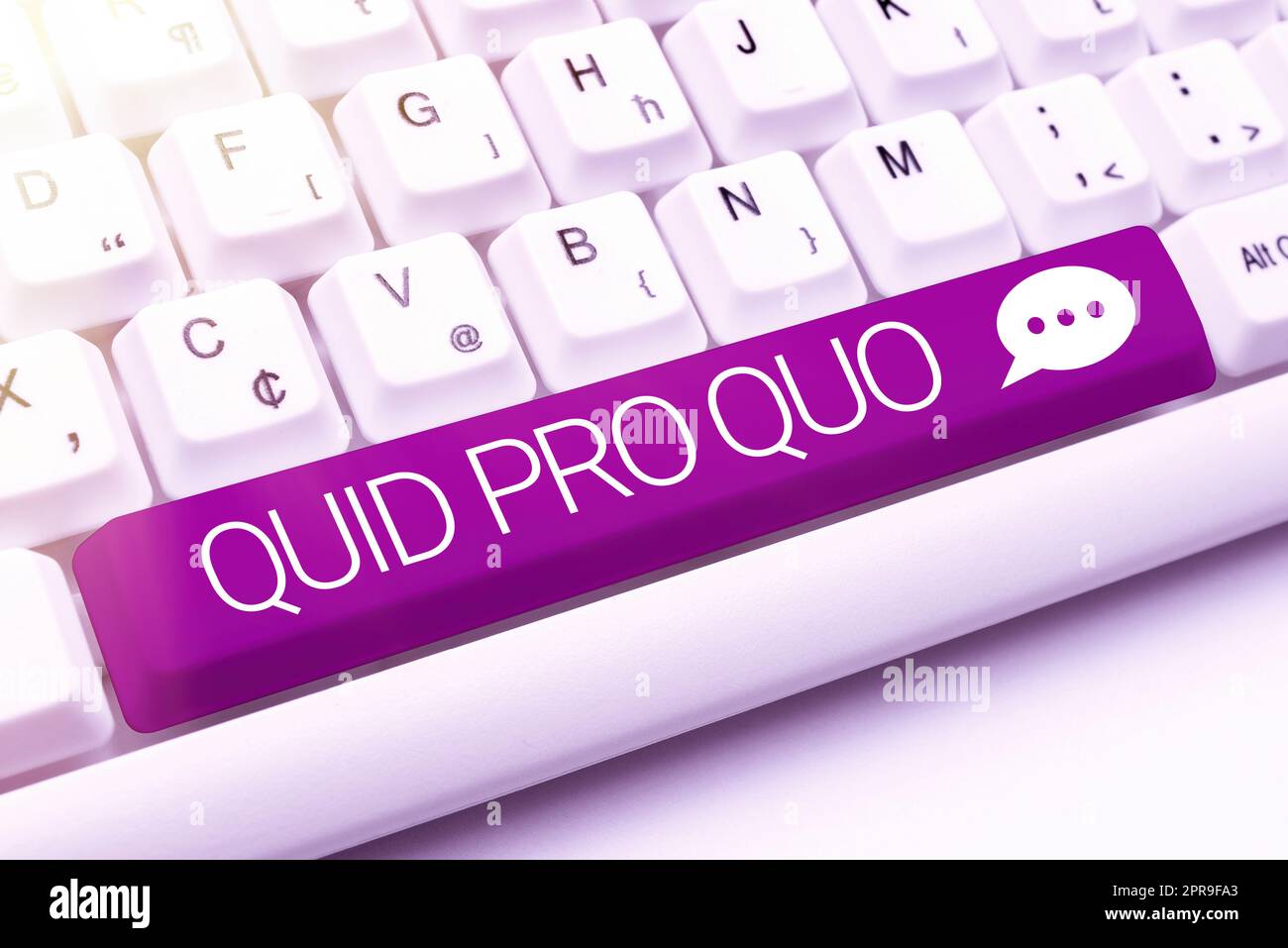 Schreiben mit Text Quid Pro Quo. Konzept, das einen Gefallen oder Vorteil bedeutet, der im ...