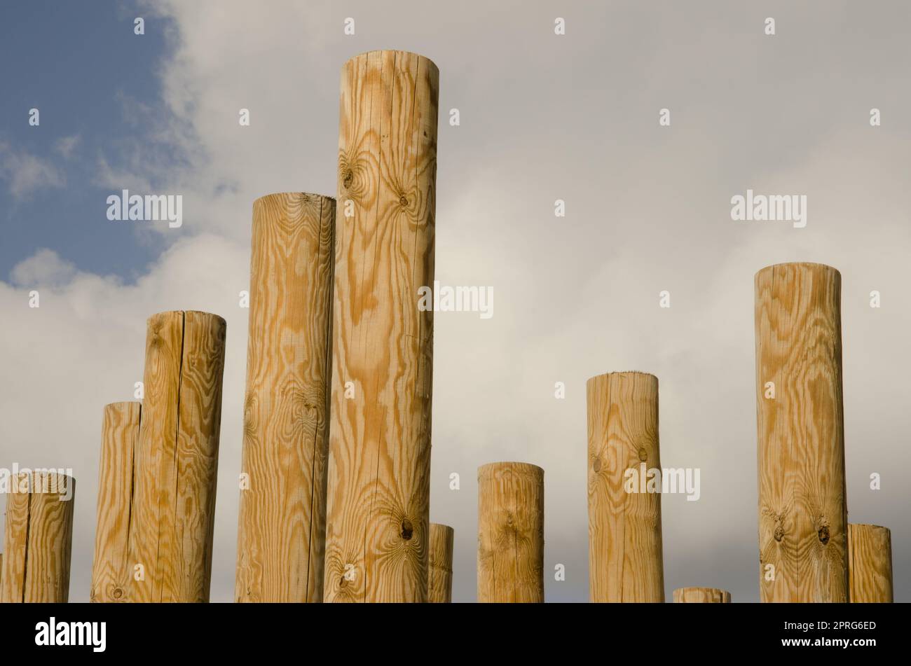 Holz pfahle -Fotos und -Bildmaterial in hoher Auflösung – Alamy