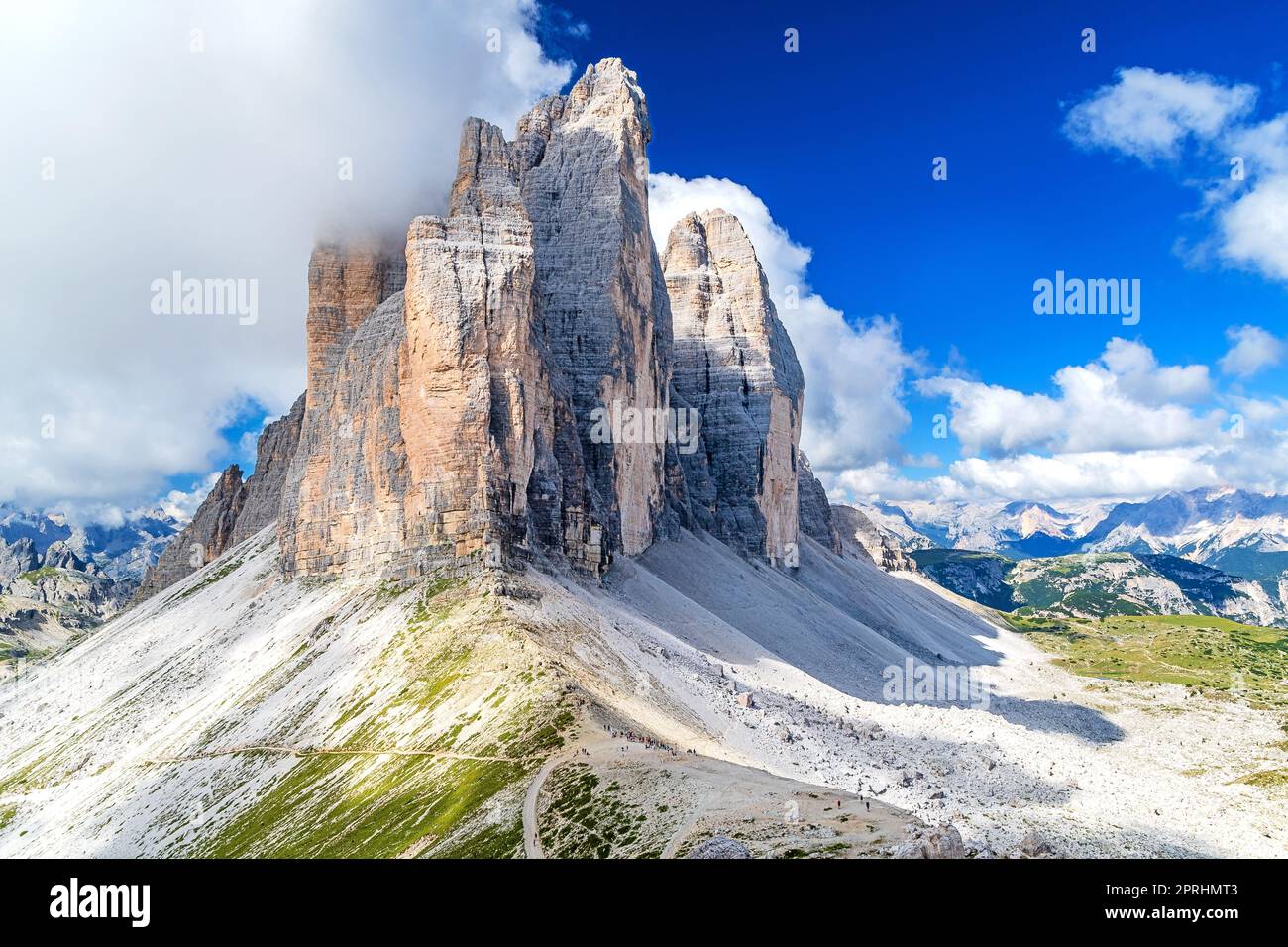 Drei Gipfel der drei Zinnen (Tre Cime di Lavaredo) in den Dolomiten ...