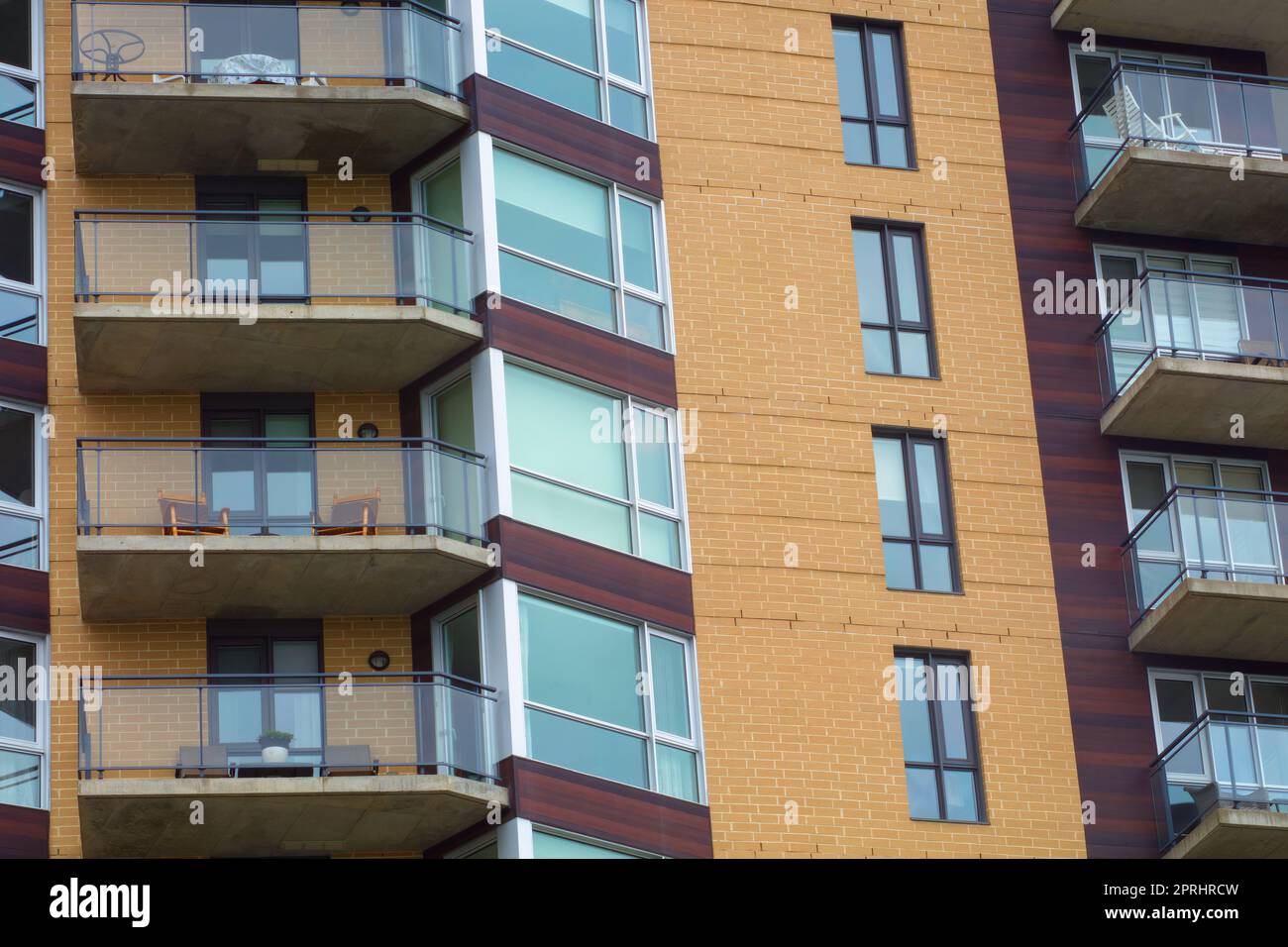Glas und betonwohnungen -Fotos und -Bildmaterial in hoher Auflösung – Alamy