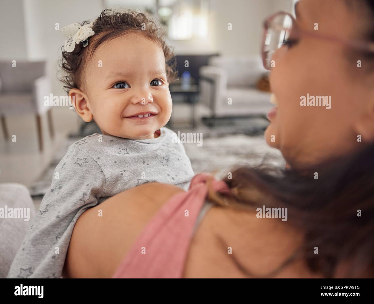 Lustige umarmung -Fotos und -Bildmaterial in hoher Auflösung – Alamy