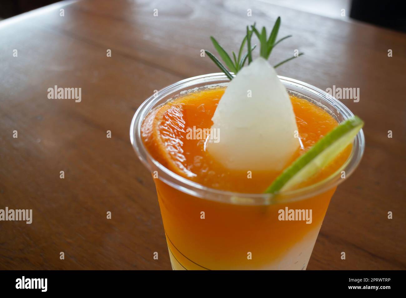 Yuzu limette -Fotos und -Bildmaterial in hoher Auflösung – Alamy