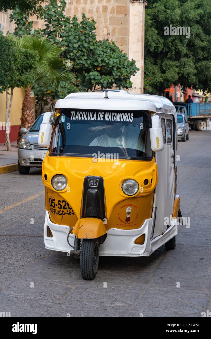 Ein Motortaxi auf der Straße in Tlacolula de Matamoros in den zentralen ...