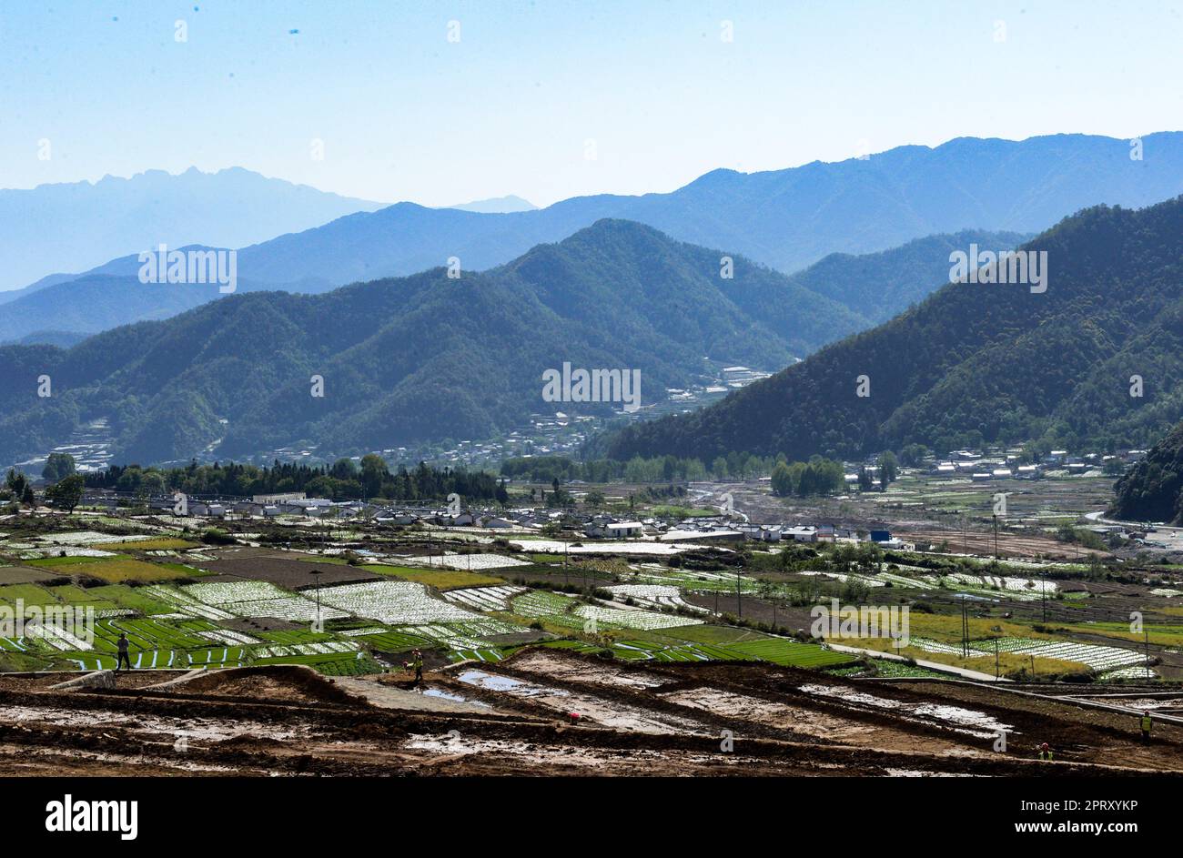 SICHUAN, CHINA - 27. APRIL 2023 - Dry Land to Paddy Field, 27. April ...