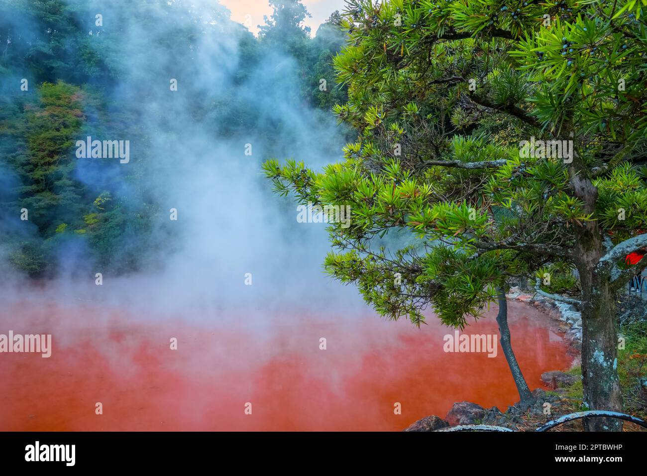Beppu, Japan - Nov. 25 2022: Chinoike Jigoku Thermalquelle in Beppu ...