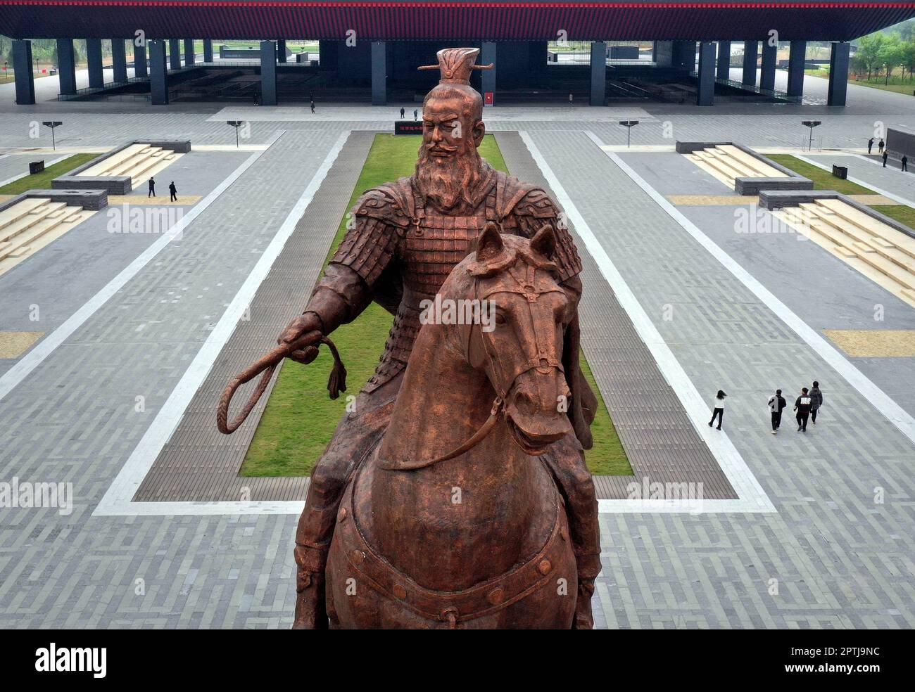 Egal. 24. April 2023. Dieses Luftfoto wurde am 24. April 2023 aufgenommen und zeigt eine Statue ...