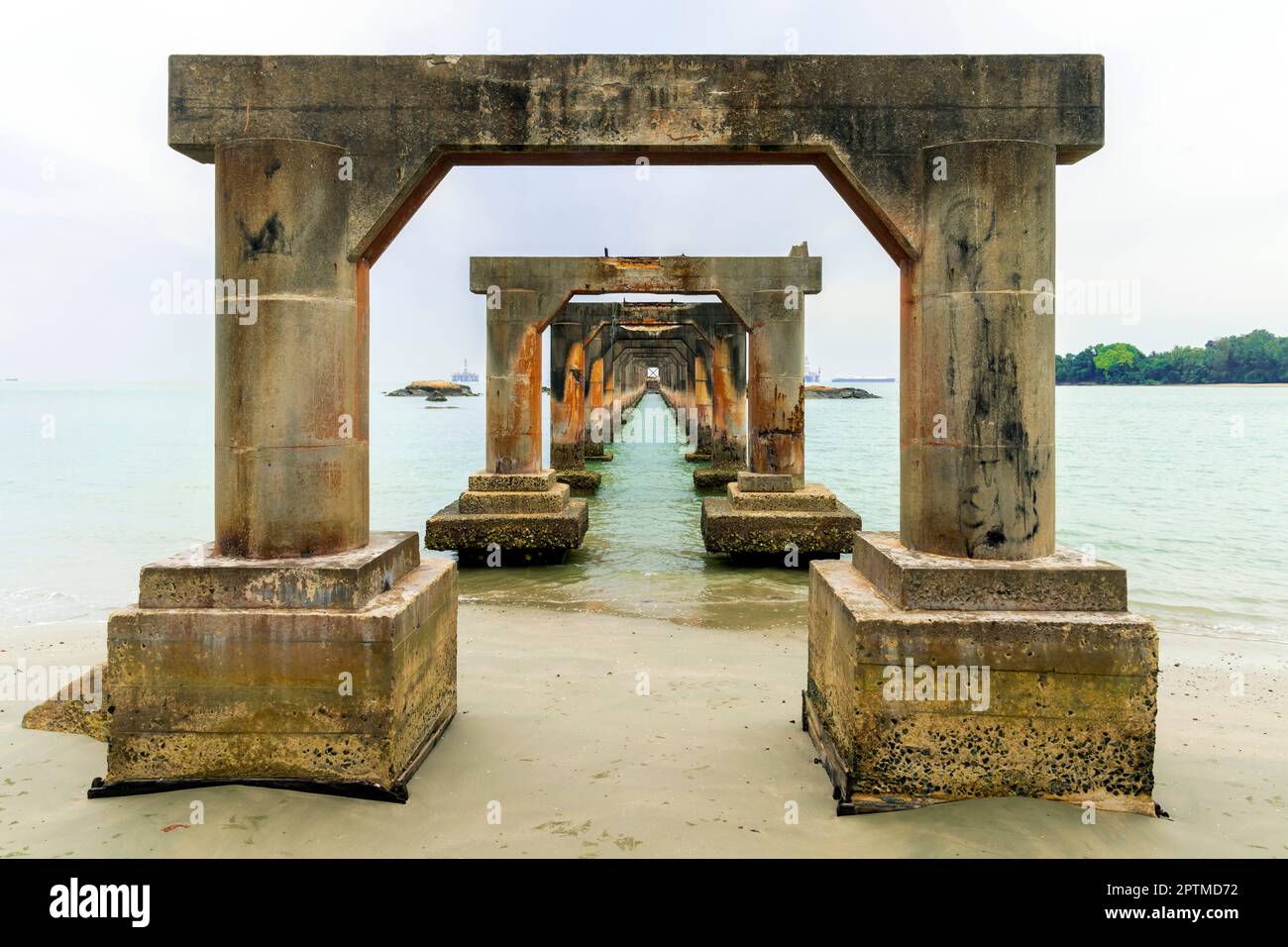 Ruinen von Anlegestelle vor Johor, Pengerang, Kampung Sungai Rengit ...