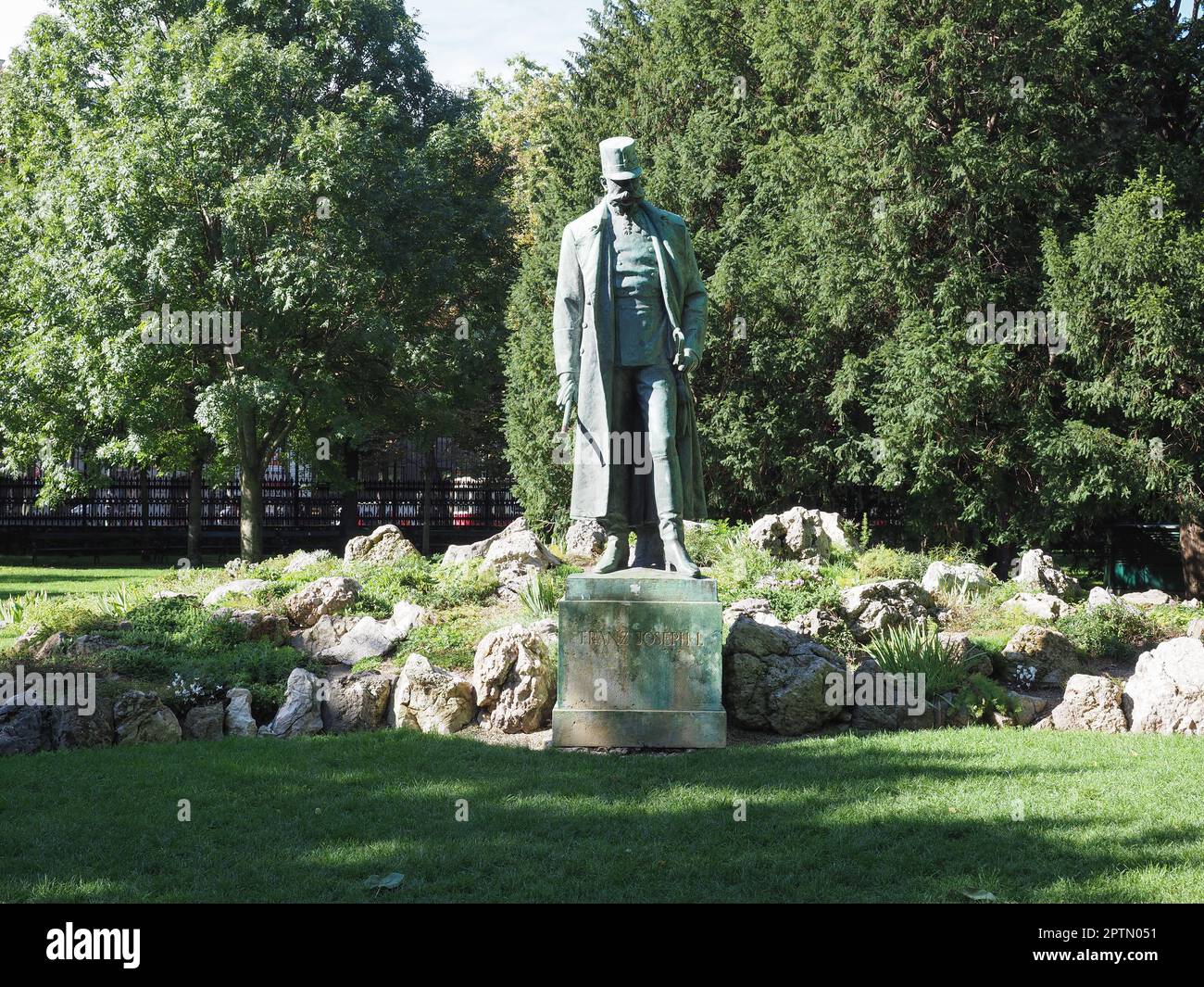 Statue von Kaiser Franz Joseph I. in Burggarten von Bildhauer Johann ...