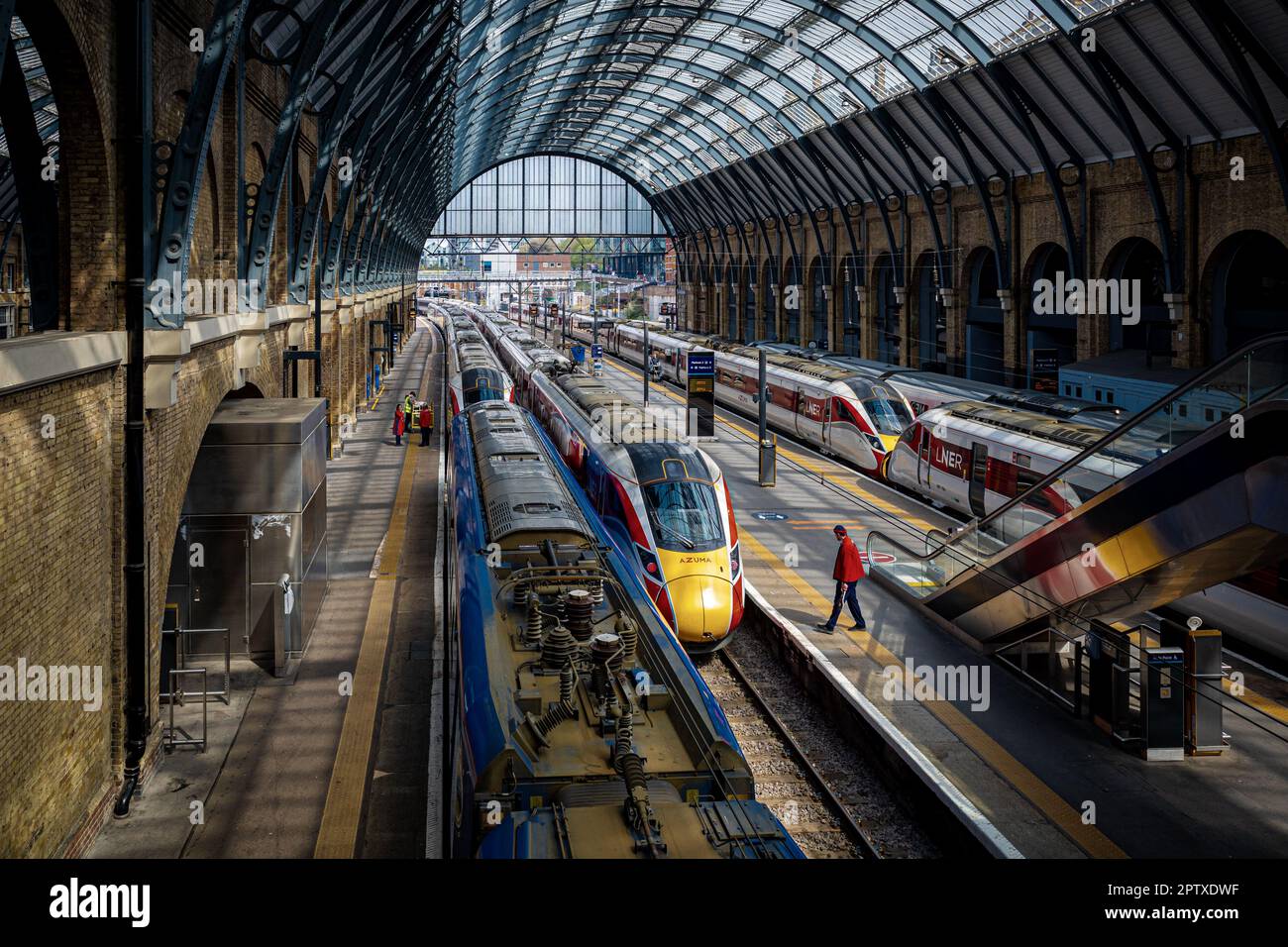 Züge der Londoner Kings Cross Station - Züge an der Londoner Kings ...