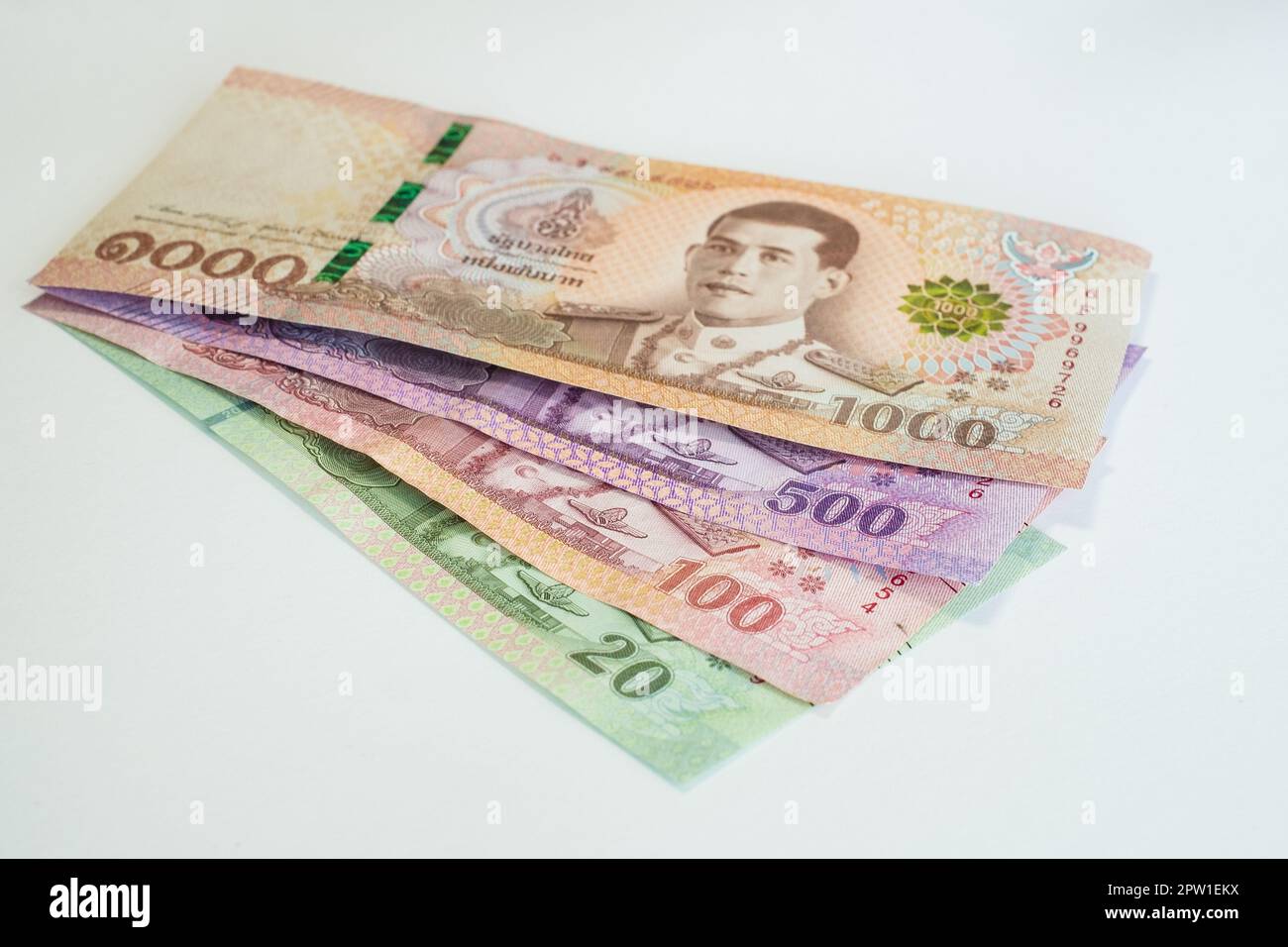 Thailändische Baht-Banknoten. Bargeld aus Thailand Stockfotografie - Alamy