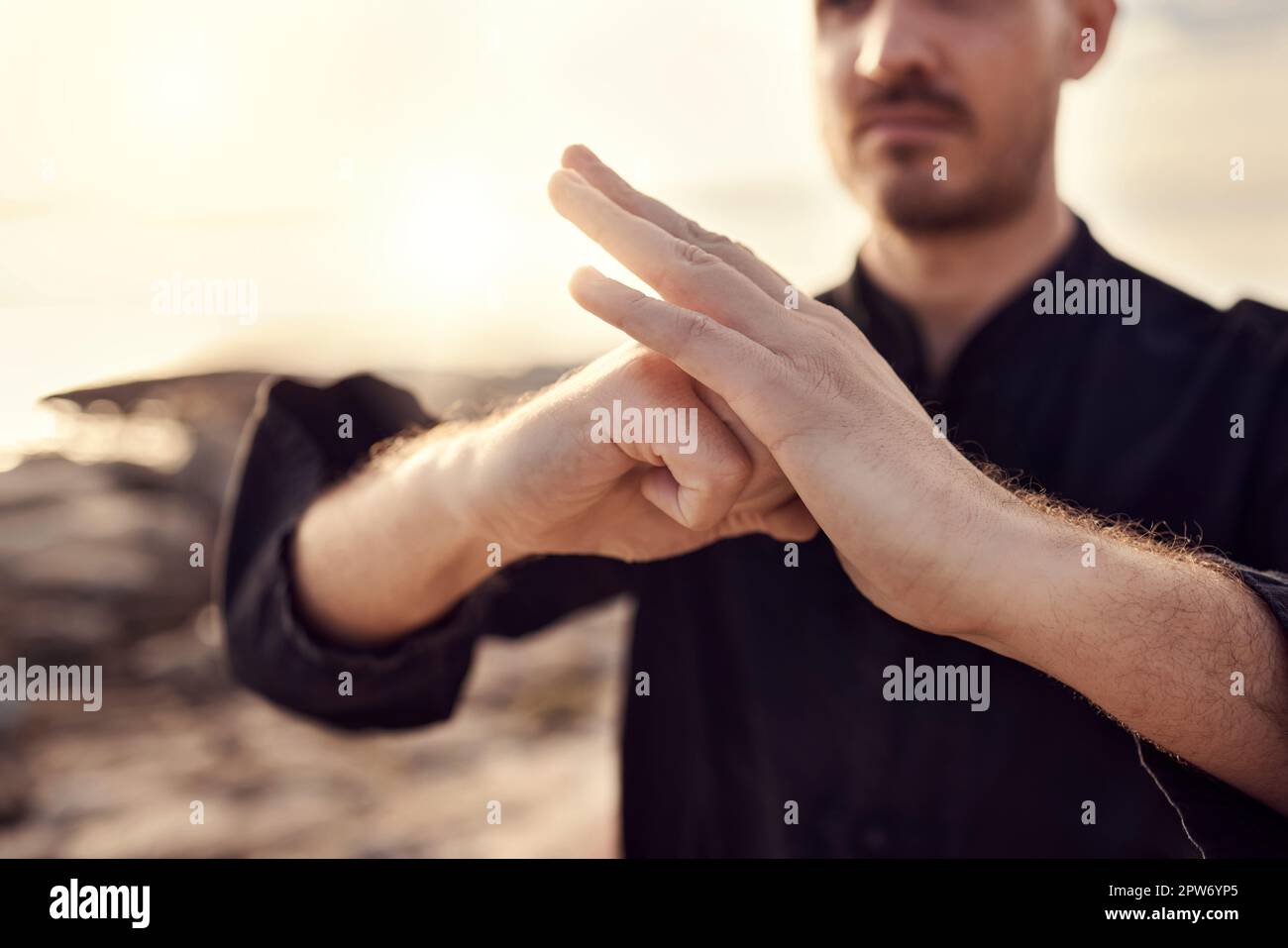 Karate, Willkommen oder Hände von Zen Mann mit friedlicher, ruhiger ...