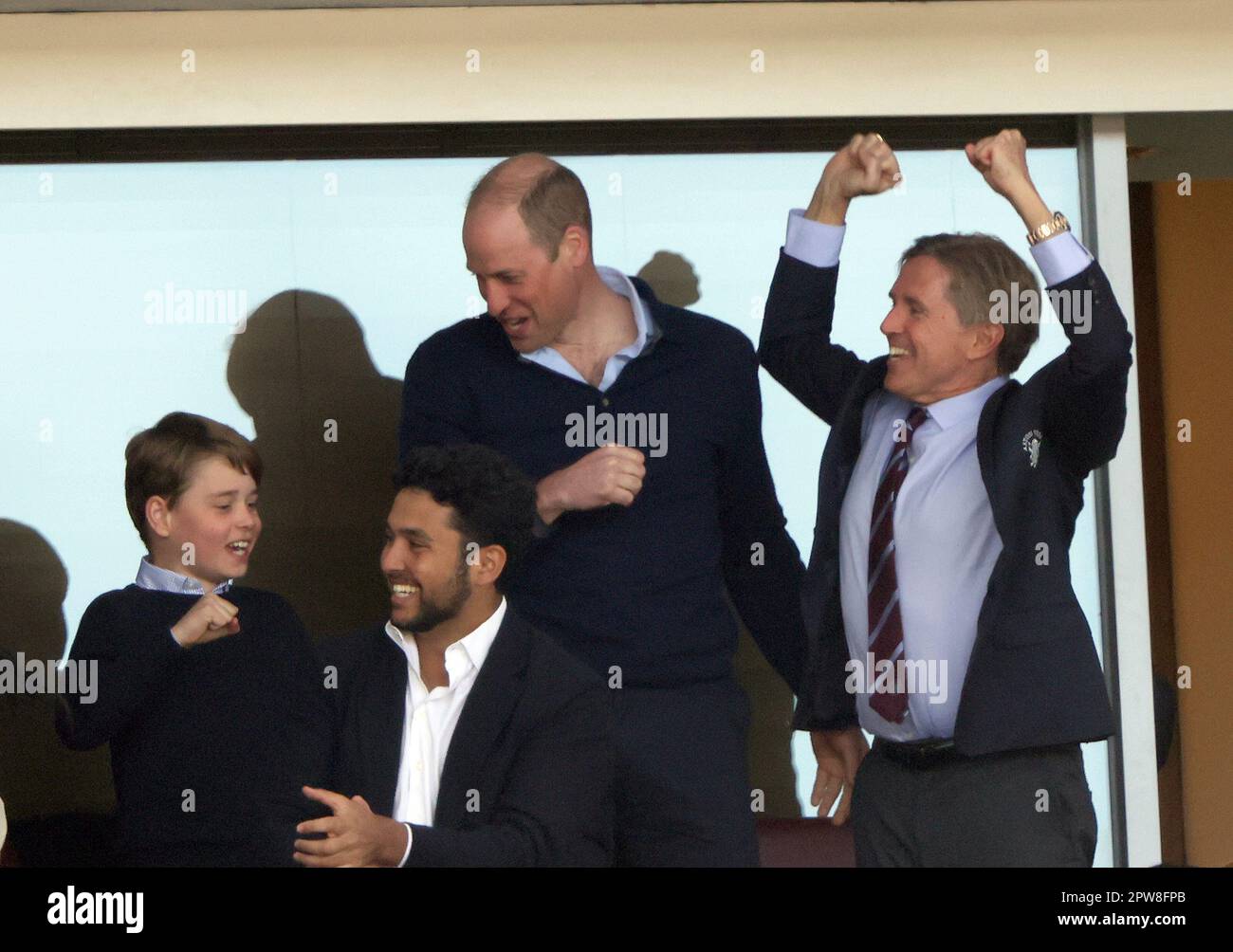 Prince George und Prince William, der Prinz von Wales, feiern das erste ...