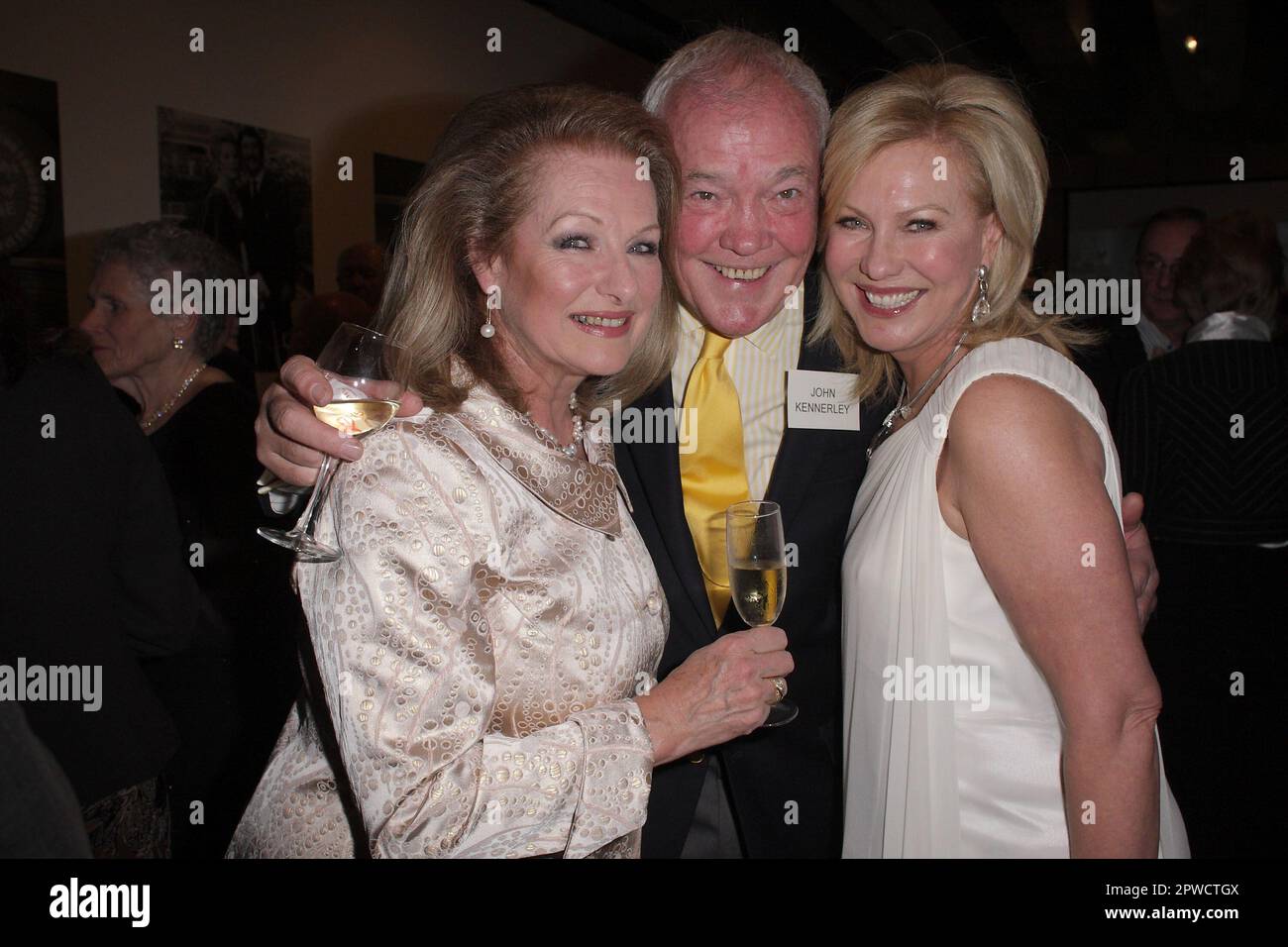 (l-r) Annette Alison, John Kennerley und Kerri-Anne Kennerley ...