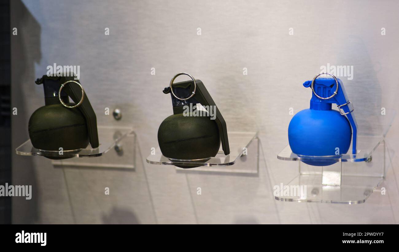 Dummy bomben training -Fotos und -Bildmaterial in hoher Auflösung – Alamy