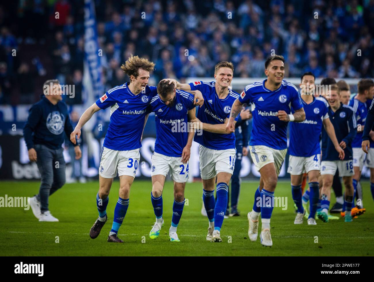 Gelsenkirchen, Deutschland. 29. April 2023. Rodrigo Zalazar (S04), Alex ...