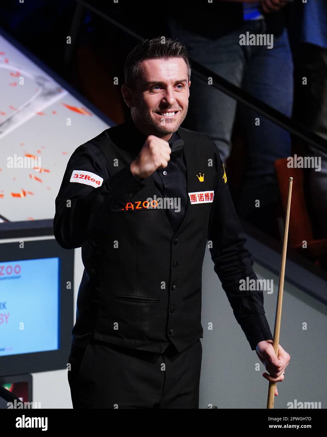 Mark Selby reagiert, nachdem er im Finale am sechzehnten Tag der Cazoo ...