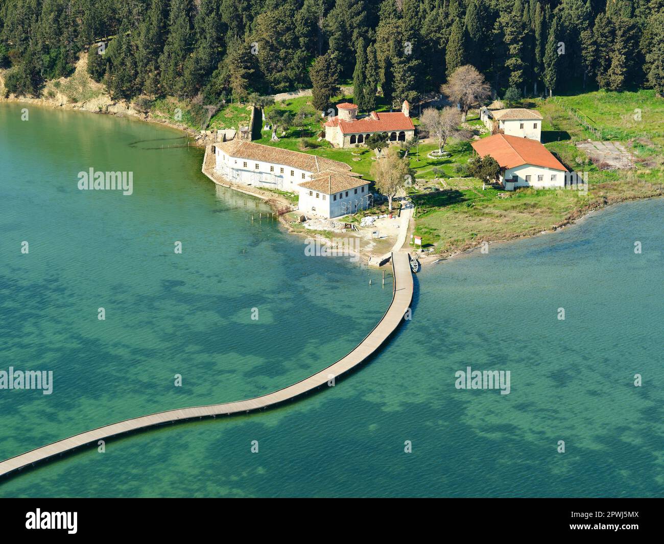LUFTAUFNAHME. St-Mary Kloster auf einer Insel, die über eine ...