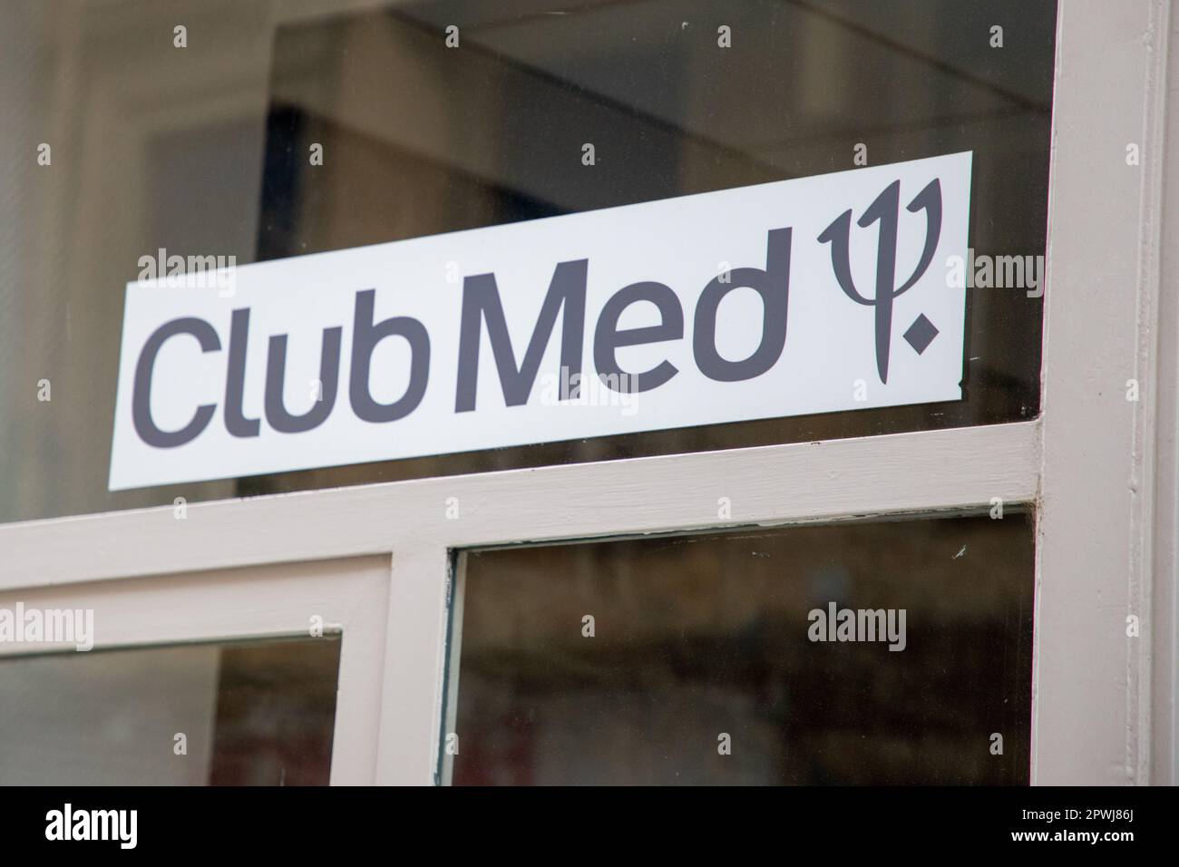 Club med logo -Fotos und -Bildmaterial in hoher Auflösung – Alamy