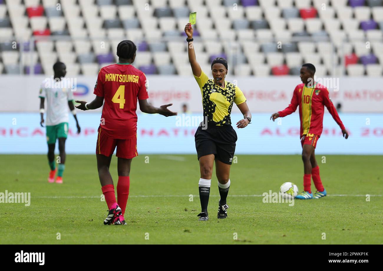 Algier. 1. Mai 2023. Brad-Hamilton Mantsounga Makouangou (vorne L) der ...