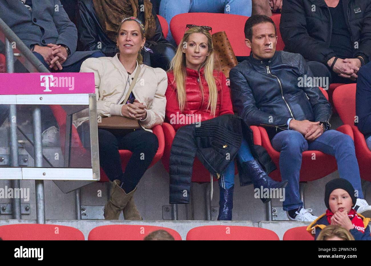 München, Deutschland. 30. April 2023. Andrea Kaiser (M), Svenja Kahn (L ...