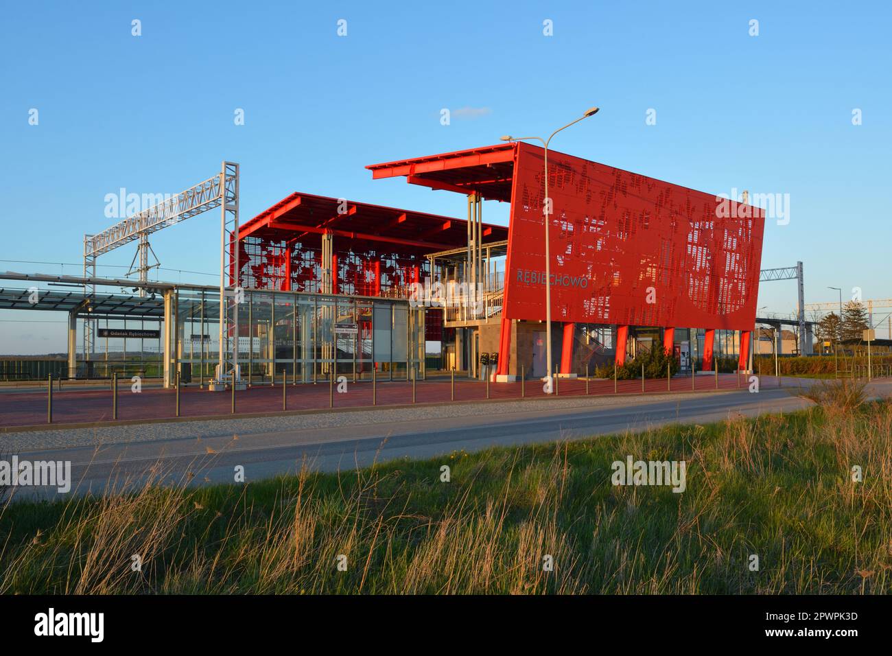 Danzig, Polen - 30. April 2023: Bahnsteig der Pommerischen ...