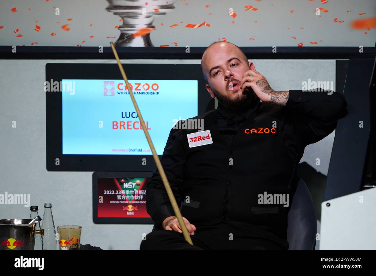 Luca Brecel reagiert während seines Spiels gegen Mark Selby (nicht ...