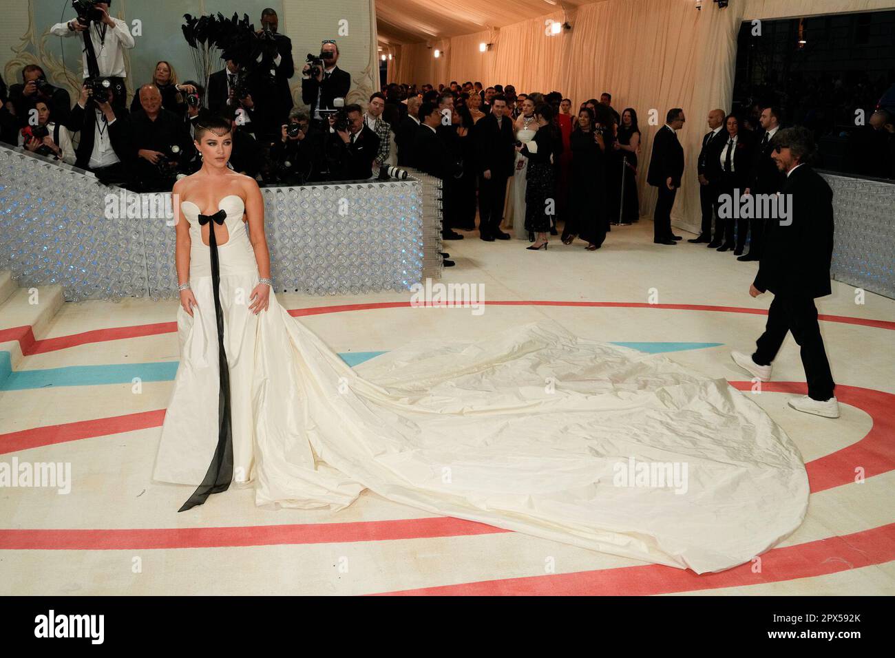 New York, USA. 01. Mai 2023 Florence Pugh auf dem roten Teppich in den ...