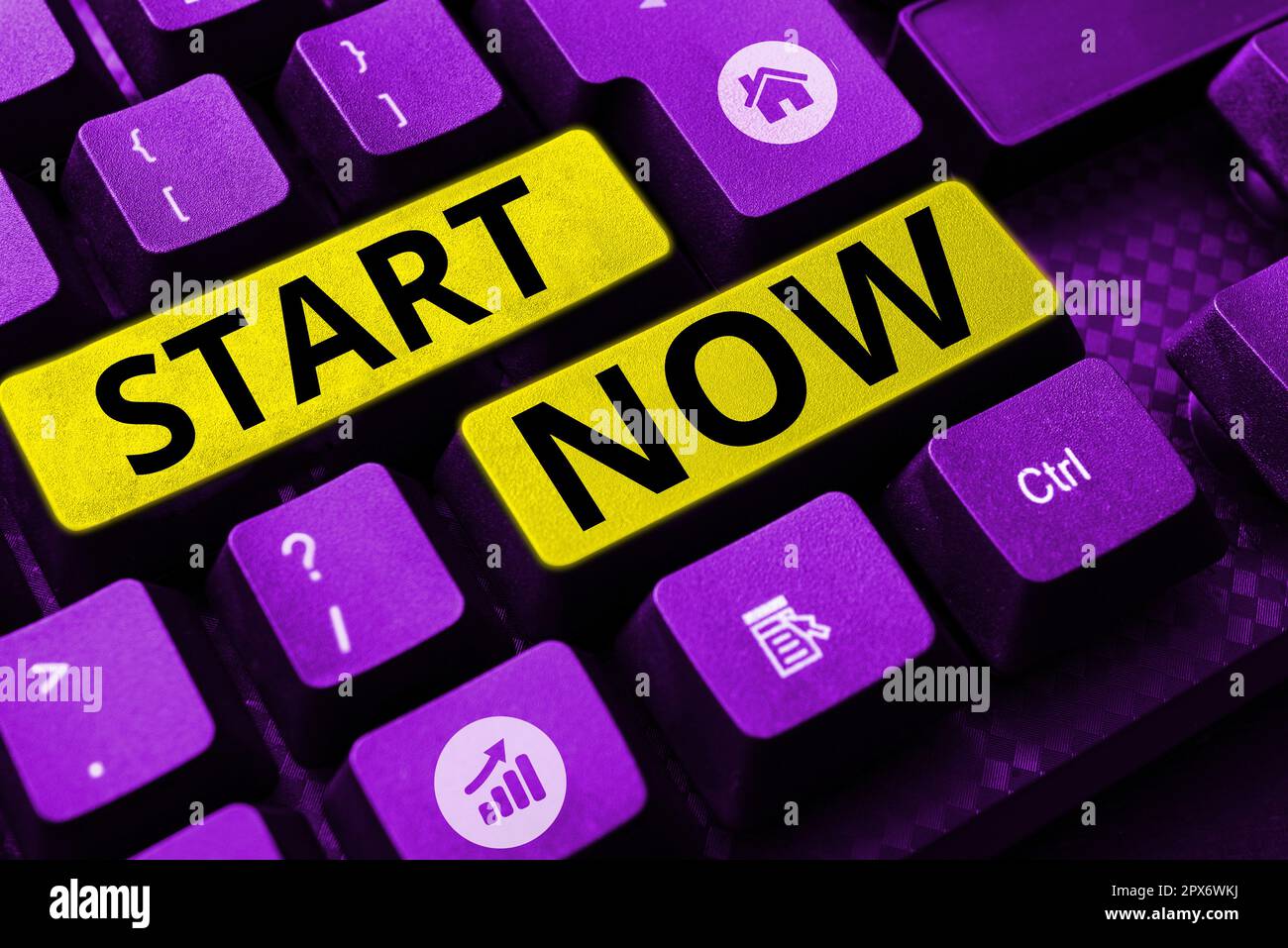 Handschriftlicher Text Start Now, Word für zögern Sie nicht, sofort mit ...
