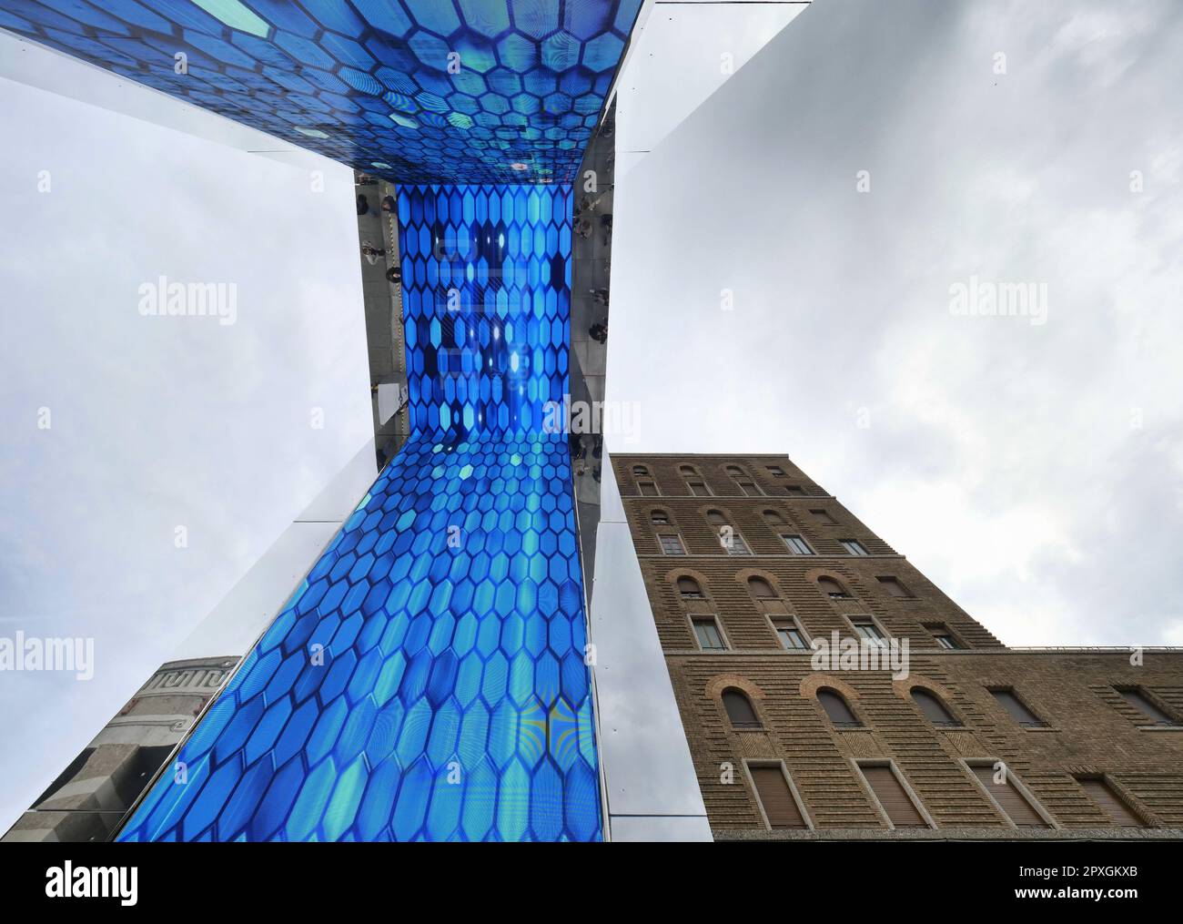 Das Tor, eine virtuelle Tür zwischen Bergamo Brescia mit einem ...