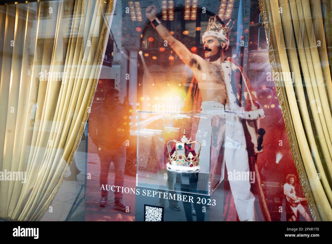 Freddie mercury crown -Fotos und -Bildmaterial in hoher Auflösung – Alamy