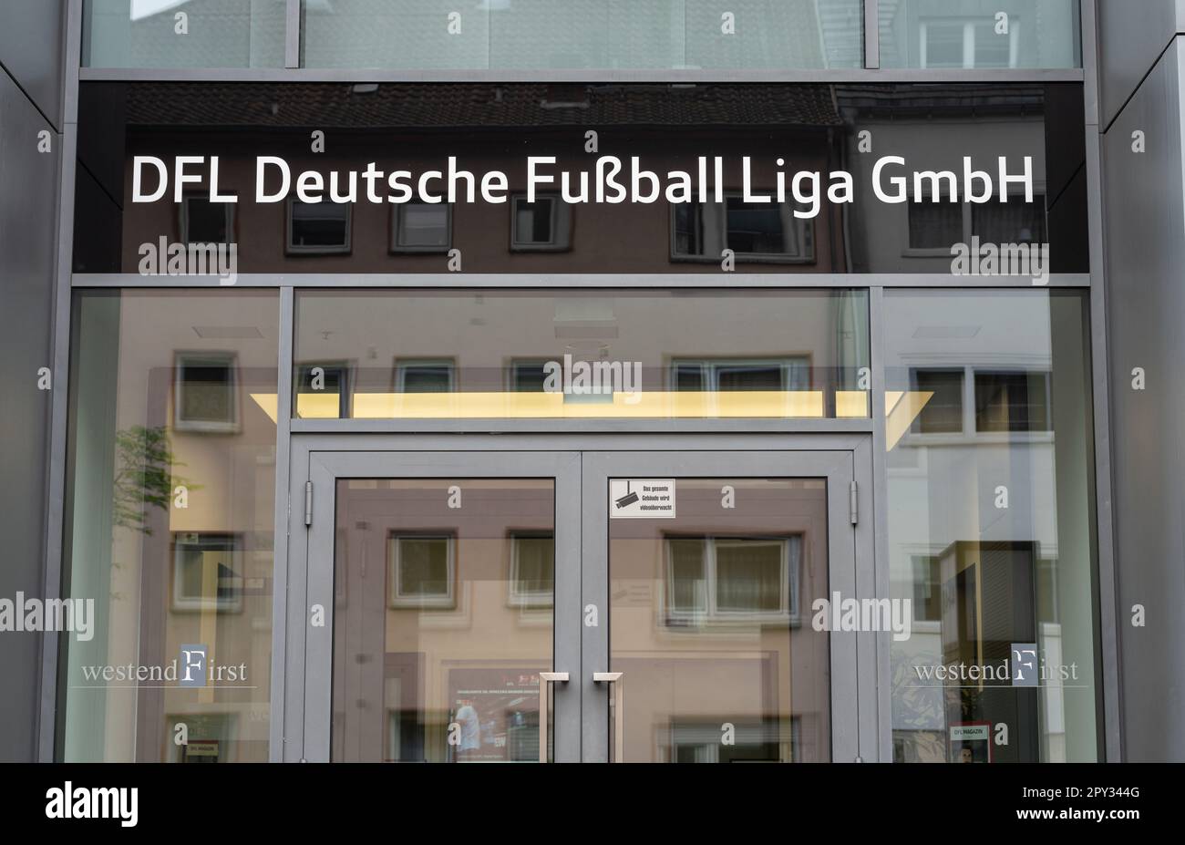 02. Mai 2023, Hessen, Frankfurt/Main: Das Logo der Deutschen Fußball ...
