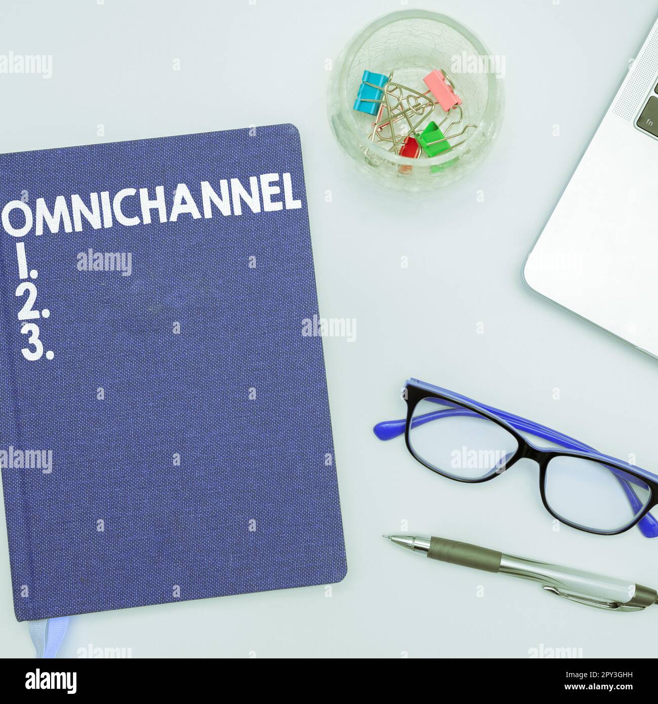Inspiration mit dem Schild Omnichannel, Konzept bedeutet Art des ... Inspiration mit dem Schild Omnichannel, Konzept bedeutet Art des ...
