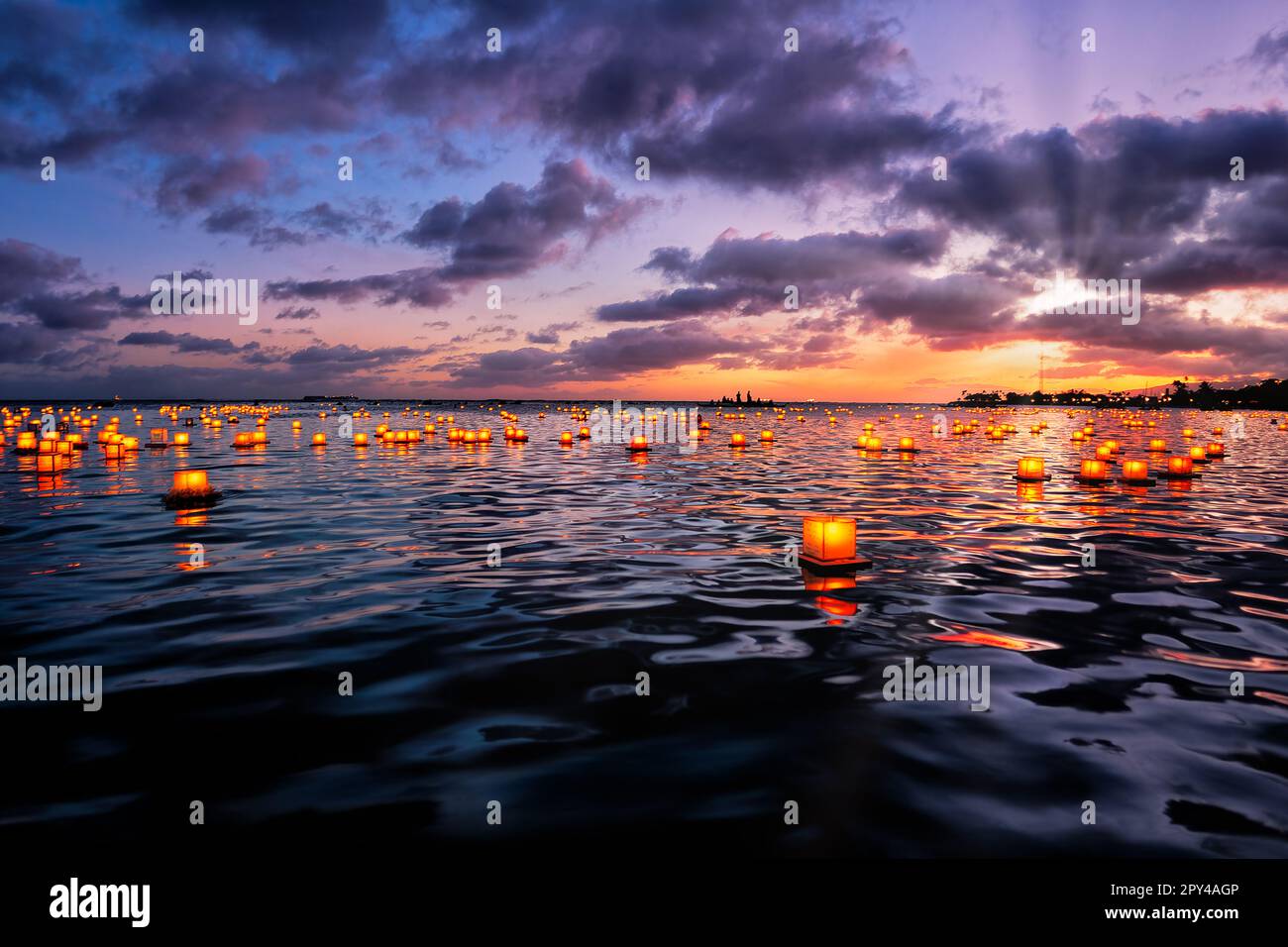 Floating lantern ceremony -Fotos und -Bildmaterial in hoher Auflösung – Alamy