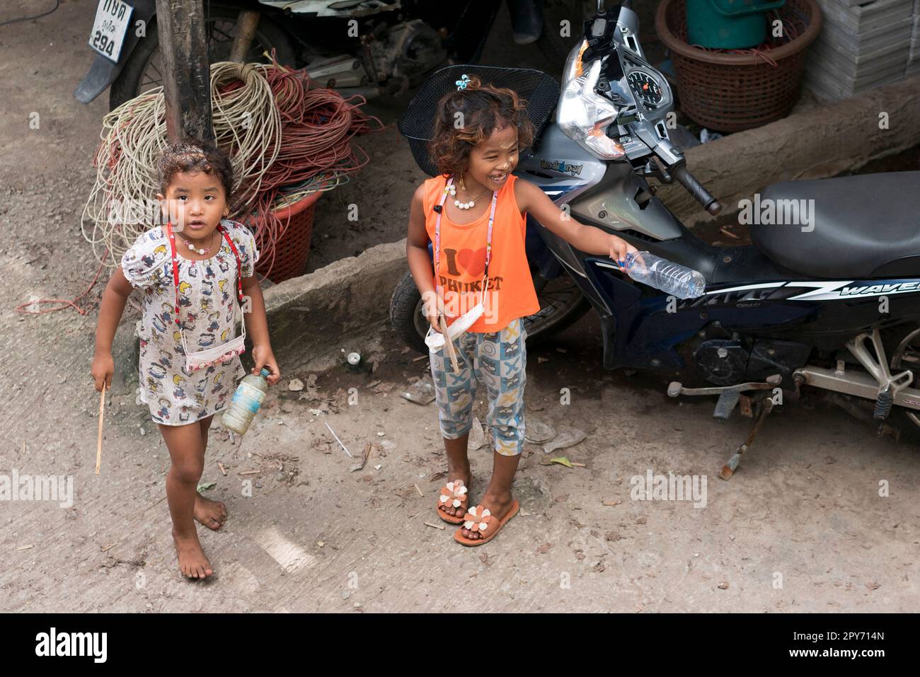 Slum girls -Fotos und -Bildmaterial in hoher Auflösung – Alamy